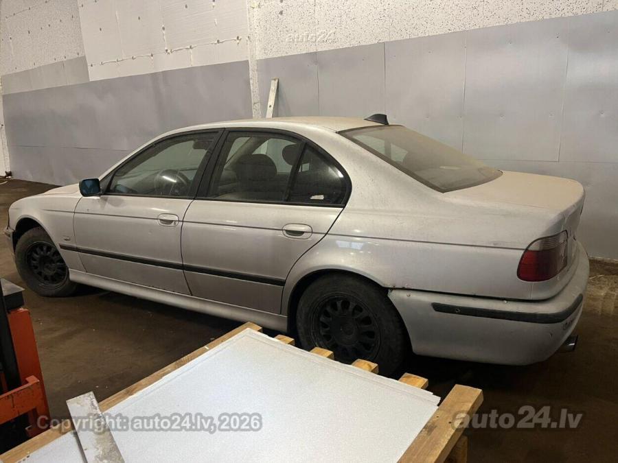 Pelēks BMW 5 Series 1999 Tallina, ar dzinēja tilpumu 2.90 L un nobraukumu 388 tūkst. km par 999 €, foto 4 vietnē AUTOMOTO.COM.LV