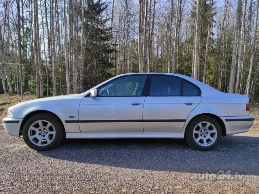 Pelēks BMW 5 Series 2001 Veru, ar dzinēja tilpumu 2.90 L un nobraukumu 398 tūkst. km par 2800 €, foto 1 vietnē AUTOMOTO.COM.LV
