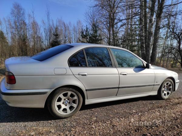 Pelēks BMW 5 Series 2001 Veru, ar dzinēja tilpumu 2.90 L un nobraukumu 398 tūkst. km par 2800 €, foto 5 vietnē AUTOMOTO.COM.LV