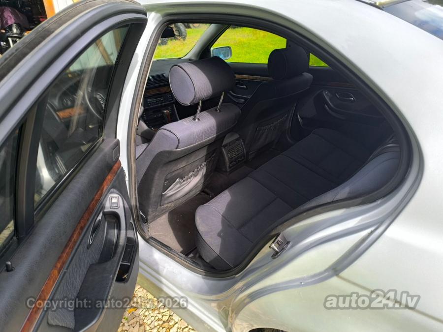 Grey BMW 5 Series 2001 in Tallinn, with an engine capacity of 2.90 L and mileage of 391 thousand km for 2300 €, photo 5 on AUTOMOTO.COM.LV