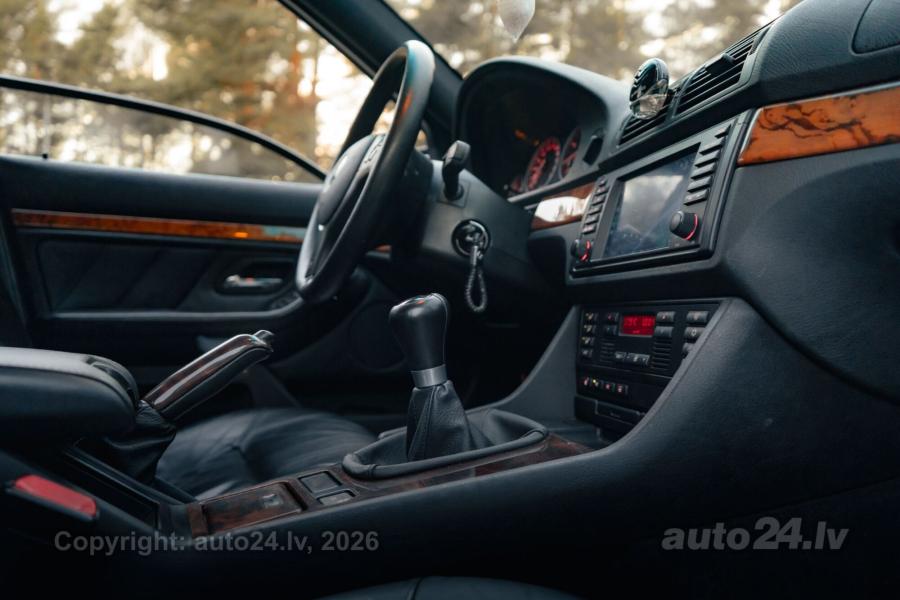 Pelēks BMW 5 Series 2002 Tallina, ar dzinēja tilpumu 2.50 L un nobraukumu 322 tūkst. km par 12000 €, foto 12 vietnē AUTOMOTO.COM.LV
