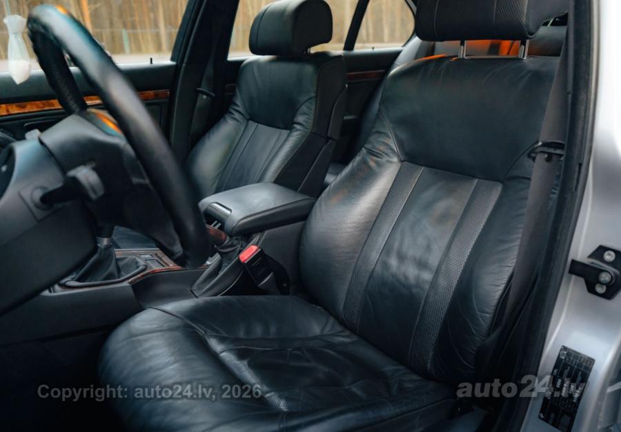 Pelēks BMW 5 Series 2002 Tallina, ar dzinēja tilpumu 2.50 L un nobraukumu 322 tūkst. km par 12000 €, foto 13 vietnē AUTOMOTO.COM.LV