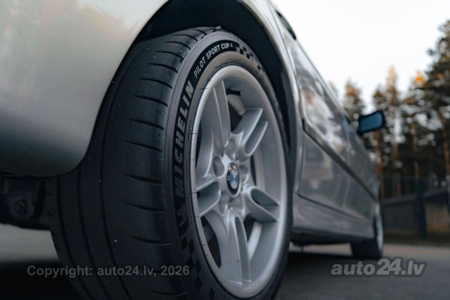 Pelēks BMW 5 Series 2002 Tallina, ar dzinēja tilpumu 2.50 L un nobraukumu 322 tūkst. km par 12000 €, foto 17 vietnē AUTOMOTO.COM.LV