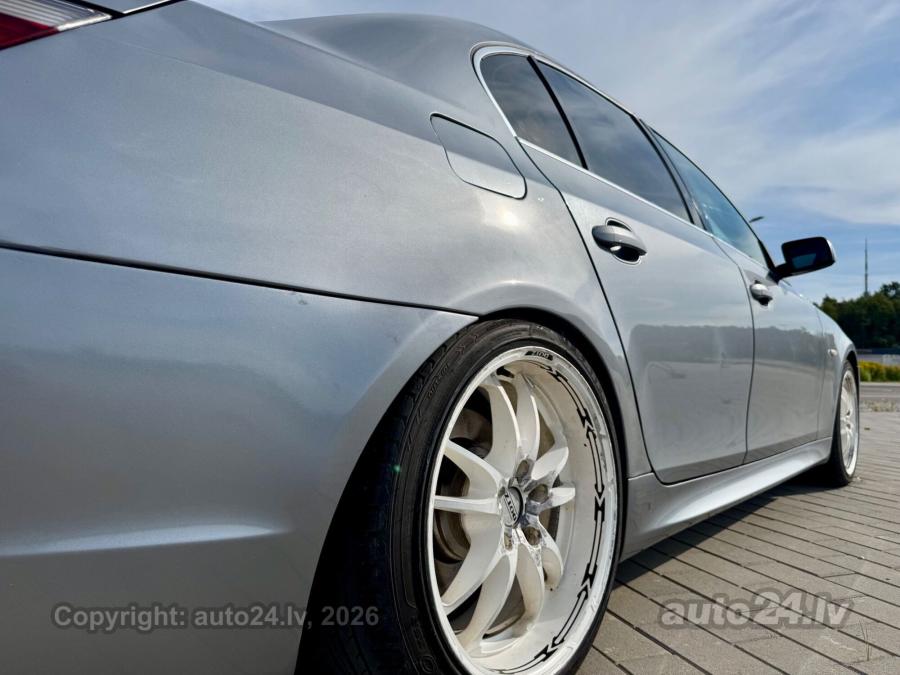 Pelēks BMW 5 Series 2003 Tallina, ar dzinēja tilpumu 3.00 L un nobraukumu 449 tūkst. km par 4199 €, foto 6 vietnē AUTOMOTO.COM.LV