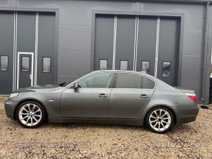 Pelēks BMW 5 Series 2004 Tallina, ar dzinēja tilpumu 2.50 L un nobraukumu 360 tūkst. km par 2550 €, foto 5 vietnē AUTOMOTO.COM.LV