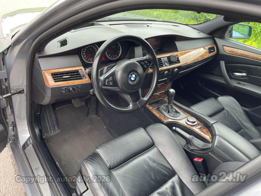 Pelēks BMW 5 Series 2004 Tallina, ar dzinēja tilpumu 3.00 L un nobraukumu 371 tūkst. km par 4700 €, foto 7 vietnē AUTOMOTO.COM.LV