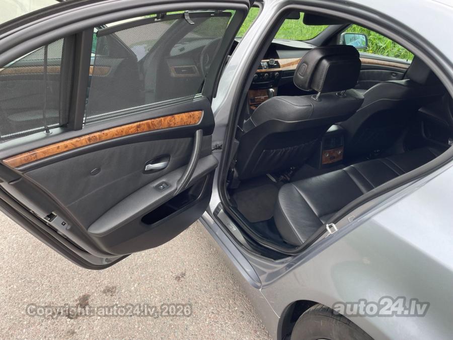 Pelēks BMW 5 Series 2004 Tallina, ar dzinēja tilpumu 3.00 L un nobraukumu 371 tūkst. km par 4700 €, foto 9 vietnē AUTOMOTO.COM.LV