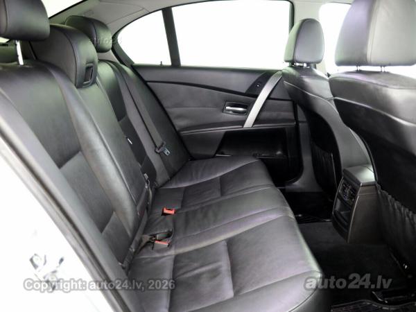Pelēks BMW 5 Series 2006 Tallina, ar dzinēja tilpumu 3.00 L un nobraukumu 453 tūkst. km par 2299 €, foto 7 vietnē AUTOMOTO.COM.LV