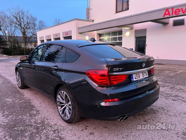 Grey BMW 5 Series 2010 in Tartu, with an engine capacity of 3.00 L and mileage of 288 thousand km for 9999 €, photo 2 on AUTOMOTO.COM.LV