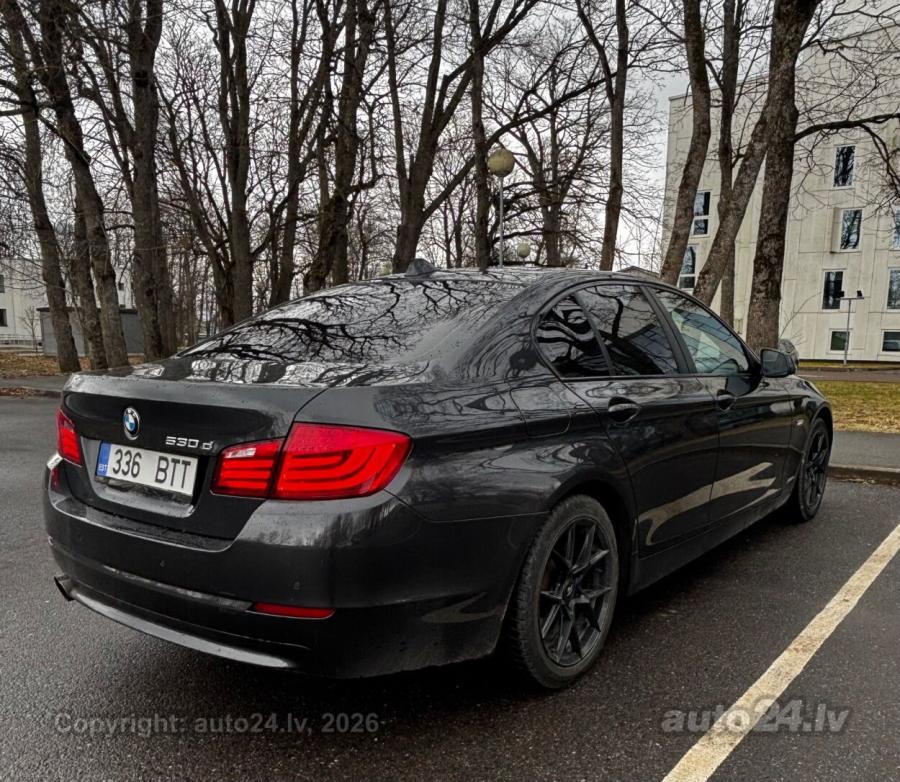 Pelēks BMW 5 Series 2010 Tallina, ar dzinēja tilpumu 3.00 L un nobraukumu 280 tūkst. km par 11000 €, foto 5 vietnē AUTOMOTO.COM.LV