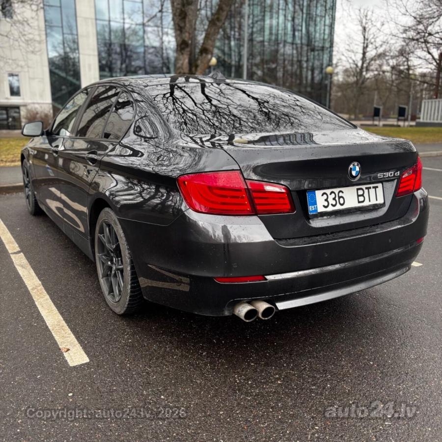 Pelēks BMW 5 Series 2010 Tallina, ar dzinēja tilpumu 3.00 L un nobraukumu 280 tūkst. km par 11000 €, foto 6 vietnē AUTOMOTO.COM.LV