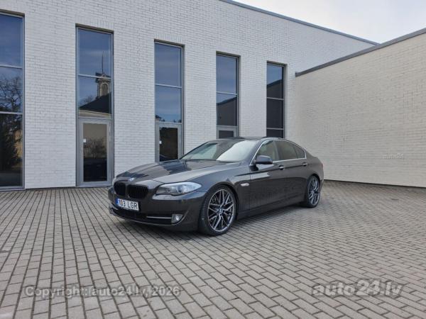 Grey BMW 5 Series 2010 in Elva, with an engine capacity of 3.00 L and mileage of 320 thousand km for 949 €, photo 1 on AUTOMOTO.COM.LV