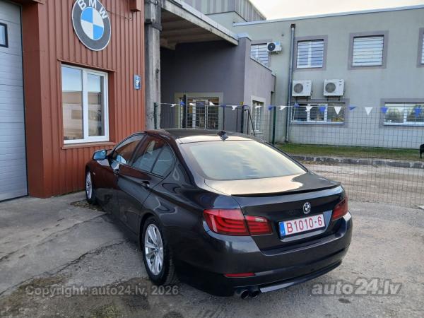 Pelēks BMW 5 Series 2010 Cēsis, ar dzinēja tilpumu 3.00 L un nobraukumu 263 tūkst. km par 8500 €, foto 4 vietnē AUTOMOTO.COM.LV