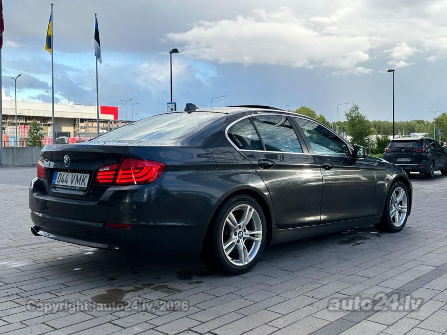 Grey BMW 5 Series 2010 in Tallinn, with an engine capacity of 3.00 L and mileage of 422 thousand km for 7400 €, photo 5 on AUTOMOTO.COM.LV