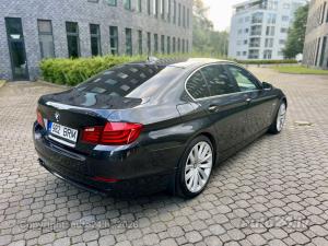 Pelēks BMW 5 Series 2010 Tallina, ar dzinēja tilpumu 3.00 L un nobraukumu 411 tūkst. km par 8999 €, foto 4 vietnē AUTOMOTO.COM.LV