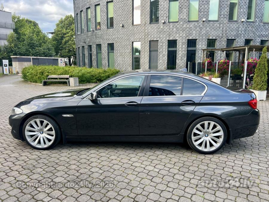 Pelēks BMW 5 Series 2010 Tallina, ar dzinēja tilpumu 3.00 L un nobraukumu 411 tūkst. km par 8999 €, foto 8 vietnē AUTOMOTO.COM.LV