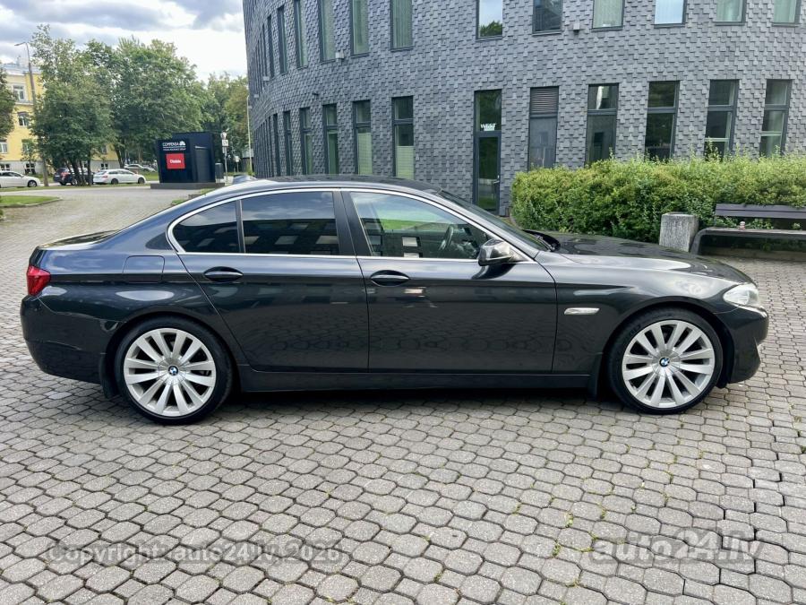 Pelēks BMW 5 Series 2010 Tallina, ar dzinēja tilpumu 3.00 L un nobraukumu 411 tūkst. km par 8999 €, foto 9 vietnē AUTOMOTO.COM.LV