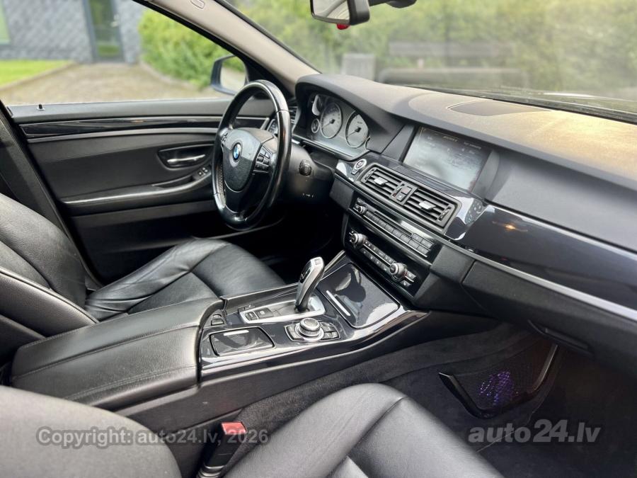 Pelēks BMW 5 Series 2010 Tallina, ar dzinēja tilpumu 3.00 L un nobraukumu 411 tūkst. km par 8999 €, foto 13 vietnē AUTOMOTO.COM.LV
