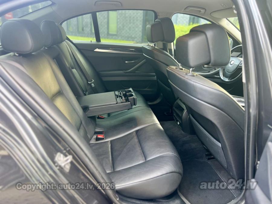 Pelēks BMW 5 Series 2010 Tallina, ar dzinēja tilpumu 3.00 L un nobraukumu 411 tūkst. km par 8999 €, foto 14 vietnē AUTOMOTO.COM.LV