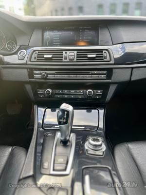 Pelēks BMW 5 Series 2010 Tallina, ar dzinēja tilpumu 3.00 L un nobraukumu 411 tūkst. km par 8999 €, foto 17 vietnē AUTOMOTO.COM.LV