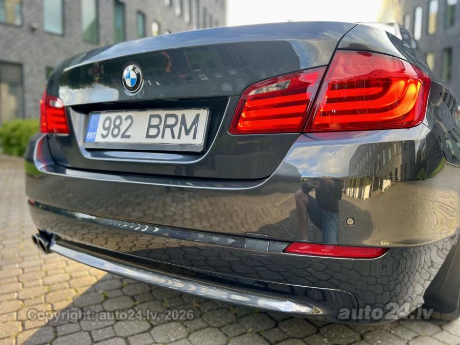 Pelēks BMW 5 Series 2010 Tallina, ar dzinēja tilpumu 3.00 L un nobraukumu 411 tūkst. km par 8999 €, foto 19 vietnē AUTOMOTO.COM.LV