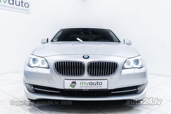 Pelēks BMW 5 Series 2011 Tallina, ar dzinēja tilpumu 3.00 L un nobraukumu 299 tūkst. km par 8500 €, foto 4 vietnē AUTOMOTO.COM.LV