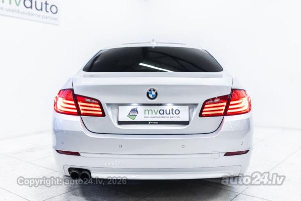 Pelēks BMW 5 Series 2011 Tallina, ar dzinēja tilpumu 3.00 L un nobraukumu 299 tūkst. km par 8500 €, foto 7 vietnē AUTOMOTO.COM.LV
