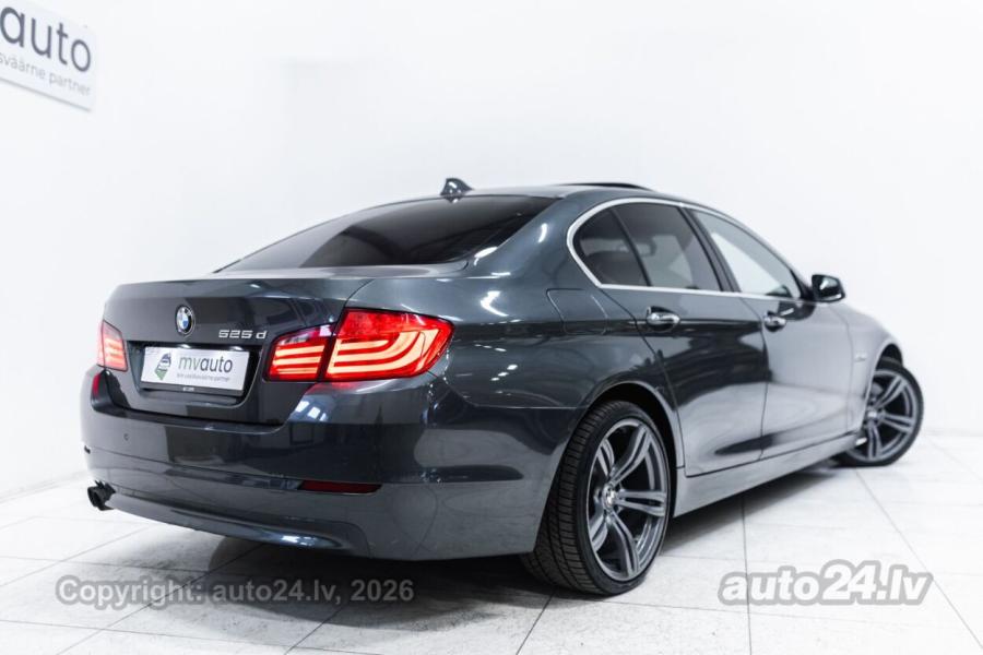 Pelēks BMW 5 Series 2011 Tallina, ar dzinēja tilpumu 3.00 L un nobraukumu 408 tūkst. km par 7500 €, foto 8 vietnē AUTOMOTO.COM.LV