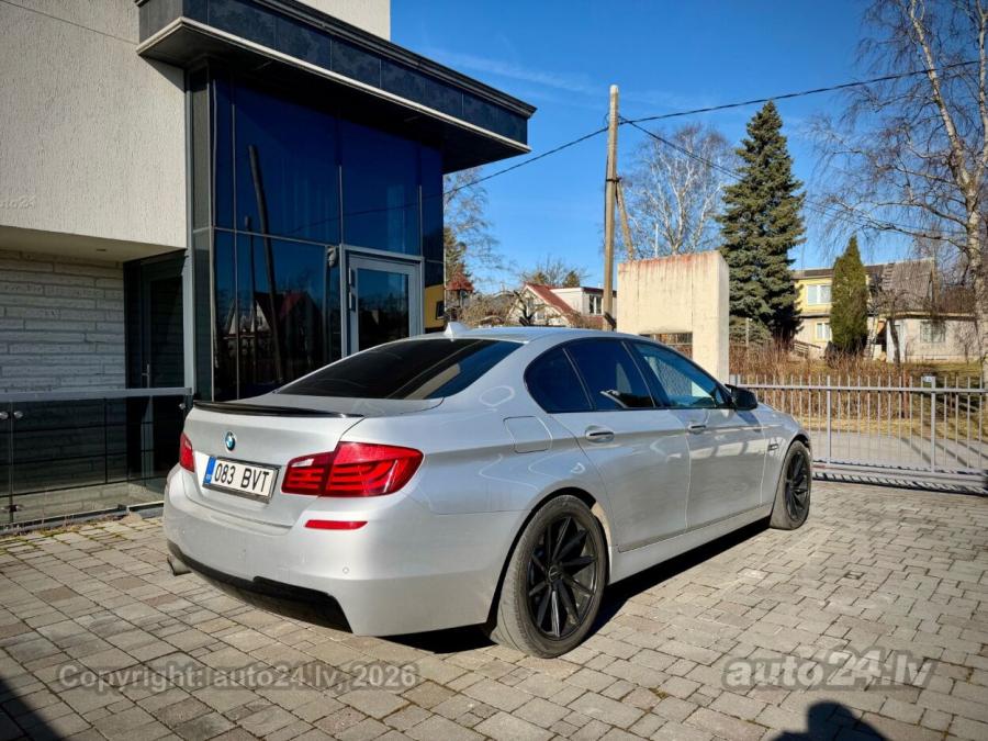 Pelēks BMW 5 Series 2011 Tallina, ar dzinēja tilpumu 3.00 L un nobraukumu 290 tūkst. km par 11900 €, foto 2 vietnē AUTOMOTO.COM.LV