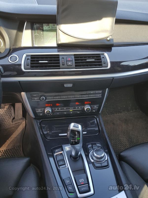 Pelēks BMW 5 Series 2011 Tallina, ar dzinēja tilpumu 3.00 L un nobraukumu 0 tūkst. km par 15000 €, foto 1 vietnē AUTOMOTO.COM.LV