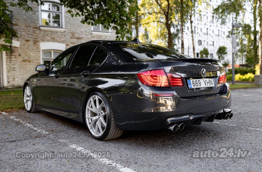 Pelēks BMW 5 Series 2011 Tallina, ar dzinēja tilpumu 3.00 L un nobraukumu 499 tūkst. km par 8999 €, foto 5 vietnē AUTOMOTO.COM.LV