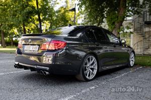 Pelēks BMW 5 Series 2011 Tallina, ar dzinēja tilpumu 3.00 L un nobraukumu 499 tūkst. km par 8999 €, foto 7 vietnē AUTOMOTO.COM.LV