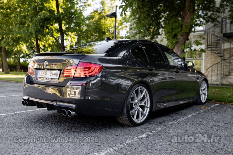 Pelēks BMW 5 Series 2011 Tallina, ar dzinēja tilpumu 3.00 L un nobraukumu 499 tūkst. km par 8999 €, foto 7 vietnē AUTOMOTO.COM.LV