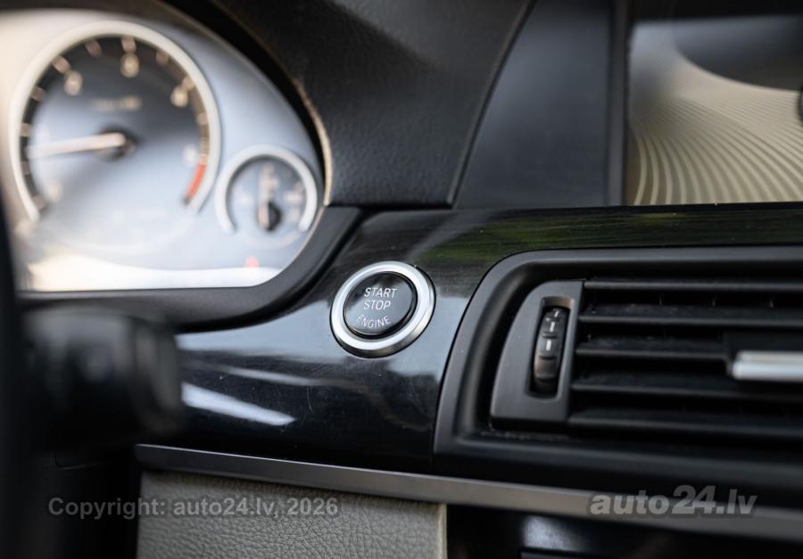 Pelēks BMW 5 Series 2011 Tallina, ar dzinēja tilpumu 3.00 L un nobraukumu 499 tūkst. km par 8999 €, foto 19 vietnē AUTOMOTO.COM.LV