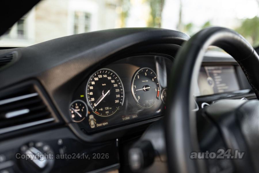 Pelēks BMW 5 Series 2011 Tallina, ar dzinēja tilpumu 3.00 L un nobraukumu 499 tūkst. km par 8999 €, foto 25 vietnē AUTOMOTO.COM.LV