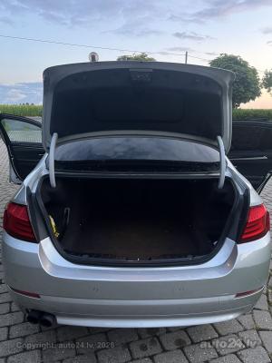 Pelēks BMW 5 Series 2011 Tallina, ar dzinēja tilpumu 2.00 L un nobraukumu 294 tūkst. km par 6000 €, foto 9 vietnē AUTOMOTO.COM.LV