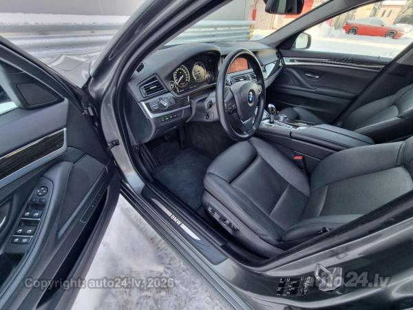 Pelēks BMW 5 Series 2015 Tallina, ar dzinēja tilpumu 3.00 L un nobraukumu 258 tūkst. km par 13890 €, foto 11 vietnē AUTOMOTO.COM.LV
