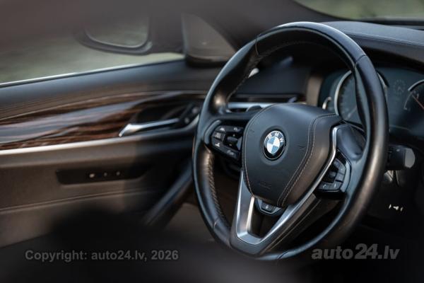 Grey BMW 5 Series 2017 in Tartu, with an engine capacity of 2.00 L and mileage of 138 thousand km for 24500 €, photo 8 on AUTOMOTO.COM.LV