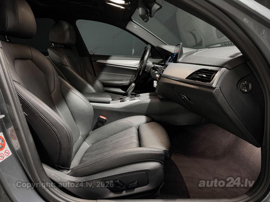 Pelēks BMW 5 Series 2017 Tallina, ar dzinēja tilpumu 3.00 L un nobraukumu 216 tūkst. km par 19990 €, foto 13 vietnē AUTOMOTO.COM.LV
