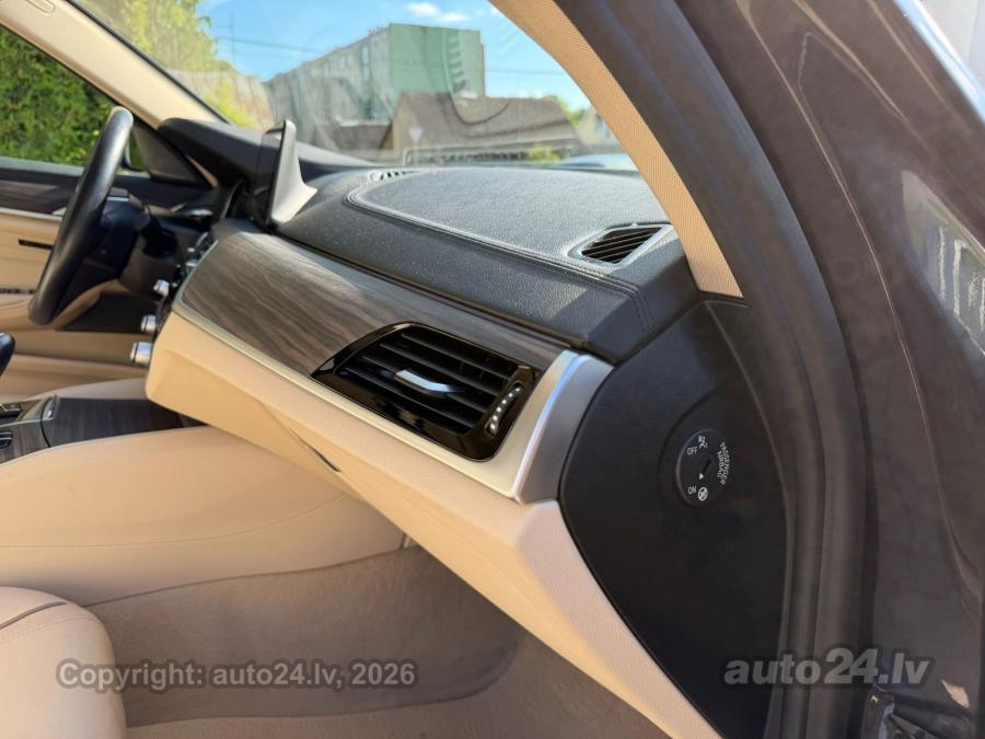 Pelēks BMW 5 Series 2017 Pērnava, ar dzinēja tilpumu 2.00 L un nobraukumu 156 tūkst. km par 16900 €, foto 18 vietnē AUTOMOTO.COM.LV