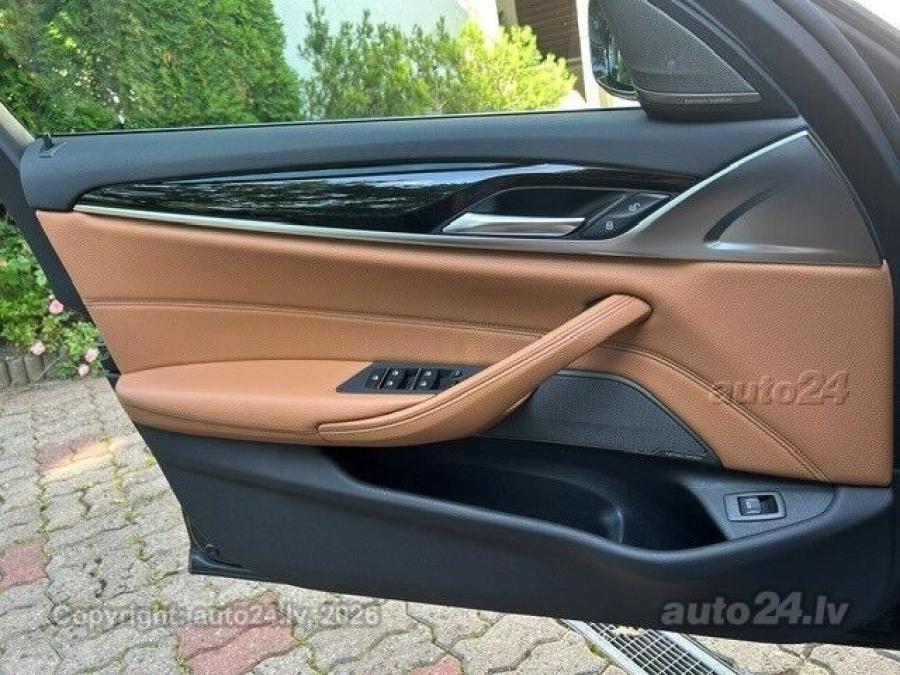 Pelēks BMW 5 Series 2017 Tallina, ar dzinēja tilpumu 3.00 L un nobraukumu 236 tūkst. km par 17900 €, foto 15 vietnē AUTOMOTO.COM.LV