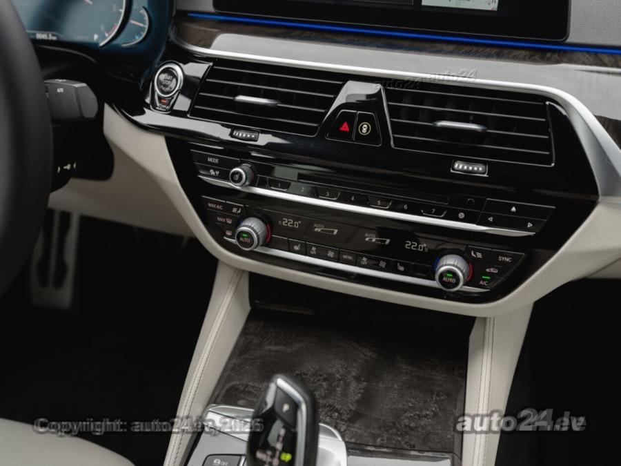 Grey BMW 5 Series 2017 in Tartu, with an engine capacity of 2.00 L and mileage of 182 thousand km for 24990 €, photo 19 on AUTOMOTO.COM.LV