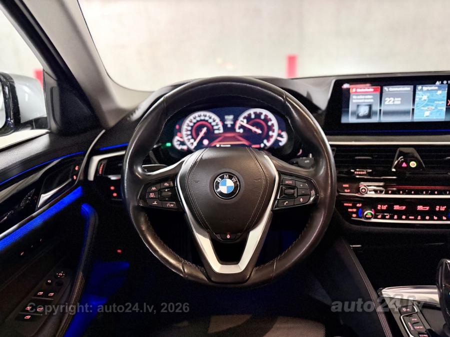 Pelēks BMW 5 Series 2018 Tallina, ar dzinēja tilpumu 3.00 L un nobraukumu 193 tūkst. km par 25990 €, foto 13 vietnē AUTOMOTO.COM.LV