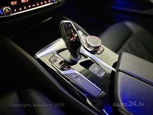 Pelēks BMW 5 Series 2018 Tallina, ar dzinēja tilpumu 3.00 L un nobraukumu 193 tūkst. km par 25990 €, foto 16 vietnē AUTOMOTO.COM.LV