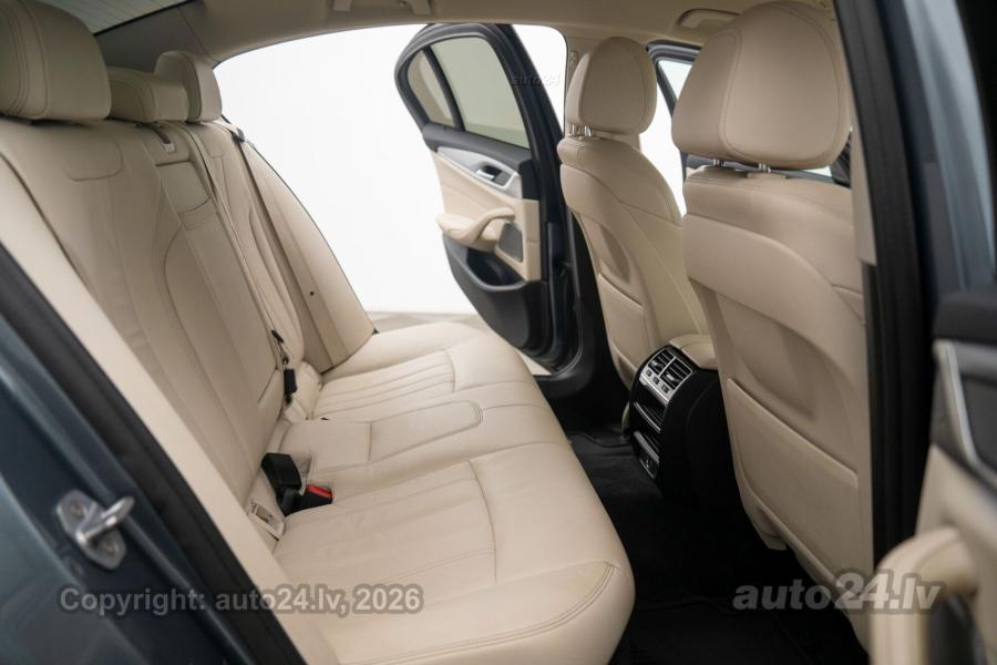 Grey BMW 5 Series 2018 in Tallinn, with an engine capacity of 2.00 L and mileage of 191 thousand km for 20999 €, photo 11 on AUTOMOTO.COM.LV
