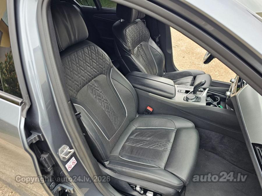 Grey BMW 5 Series 2018 in Tartu, with an engine capacity of 3.00 L and mileage of 270 thousand km for 24500 €, photo 12 on AUTOMOTO.COM.LV