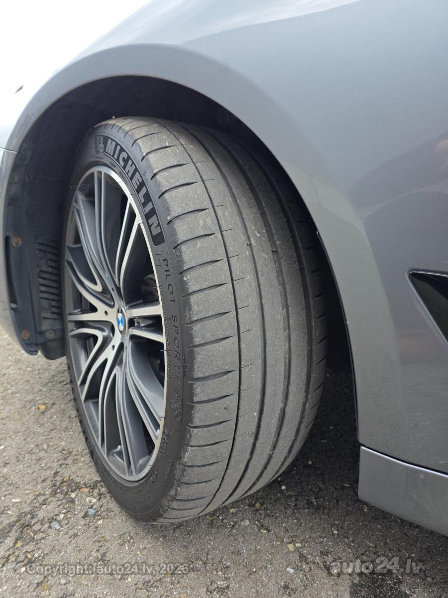 Pelēks BMW 5 Series 2018 Tartu, ar dzinēja tilpumu 3.00 L un nobraukumu 242 tūkst. km par 33000 €, foto 7 vietnē AUTOMOTO.COM.LV