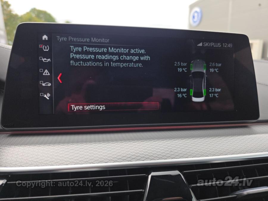 Pelēks BMW 5 Series 2018 Tartu, ar dzinēja tilpumu 3.00 L un nobraukumu 242 tūkst. km par 33000 €, foto 26 vietnē AUTOMOTO.COM.LV