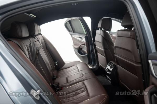Pelēks BMW 5 Series 2020 Tallina, ar dzinēja tilpumu 2.00 L un nobraukumu 130 tūkst. km par 35999 €, foto 10 vietnē AUTOMOTO.COM.LV