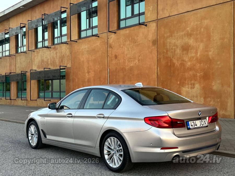 Pelēks BMW 5 Series 2020 Tallina, ar dzinēja tilpumu 2.00 L un nobraukumu 160 tūkst. km par 21900 €, foto 4 vietnē AUTOMOTO.COM.LV